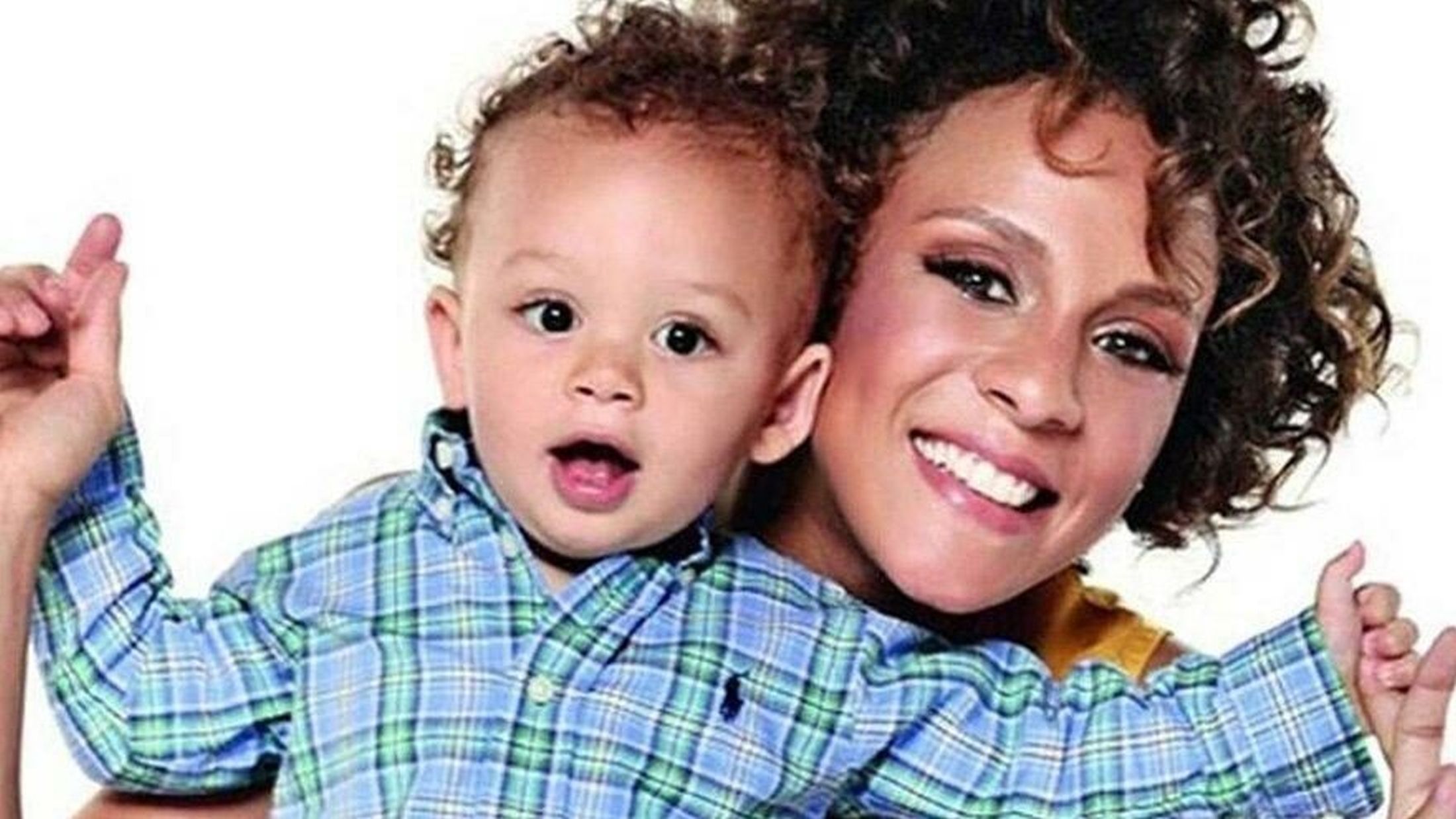 Müzik Habercisi :: Müzik Haberleri :: Defne Joy Foster'ın oğlunun son ...